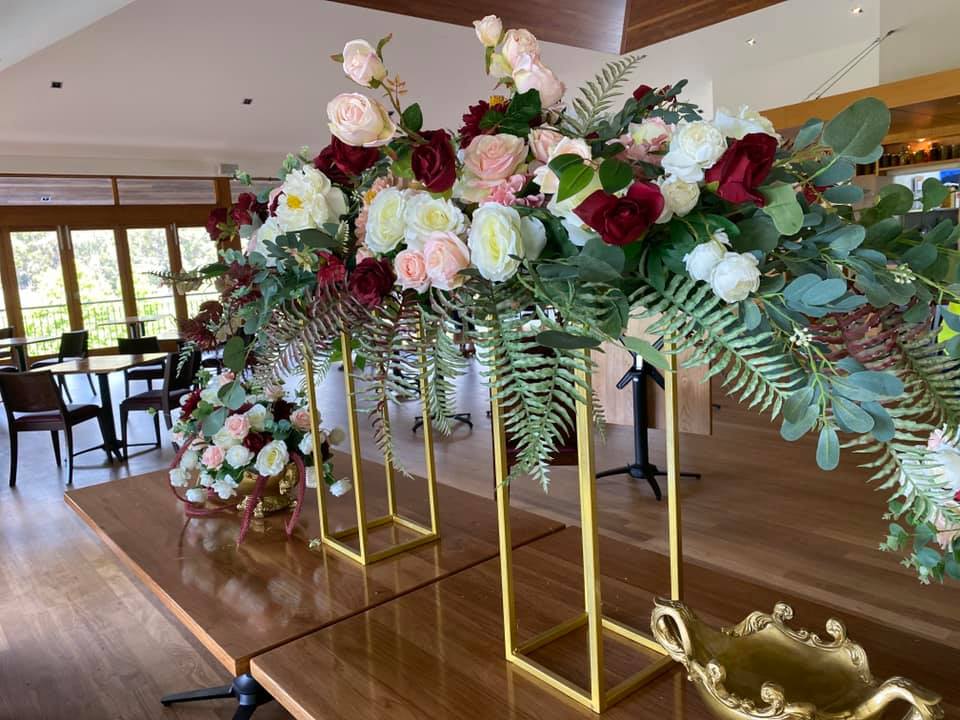 Table flower arrangement (BPW-01) – Rosy Events Hire