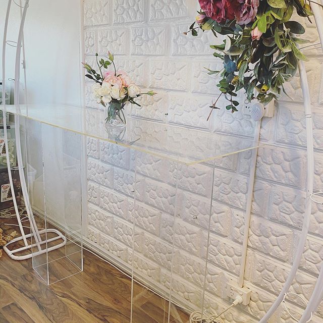 Acrylic table – Rosy Events Hire