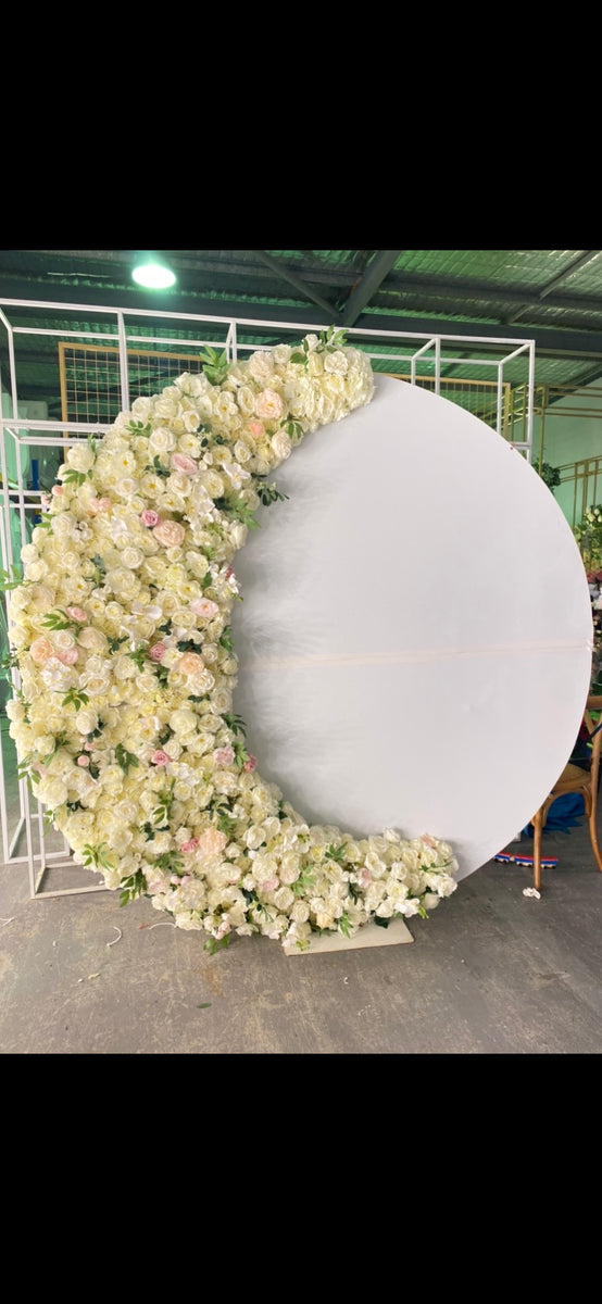 White round backdrop – Rosy Events Hire